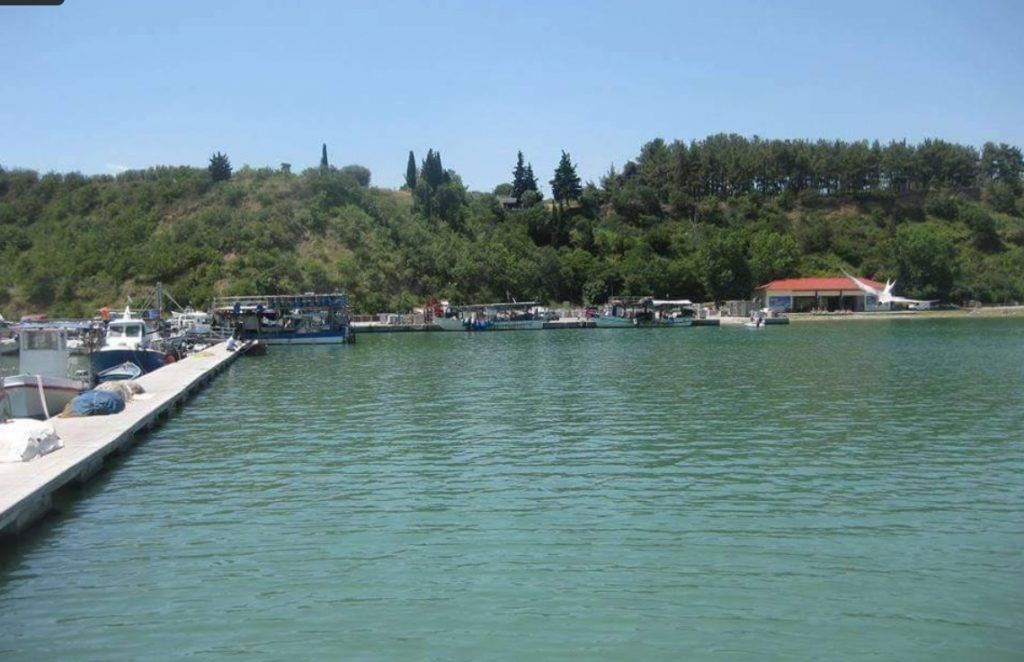ΜΙΑ ΒΟΛΤΑ ΣΤΙΣ ΑΚΤΕΣ ΤΗΣ ΠΙΕΡΙΑΣ